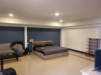 Vista della camera e del mobilio