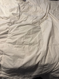 The duvet cover looks clean while on the bed