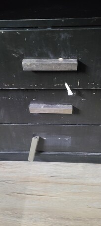 Broken handles in drawers