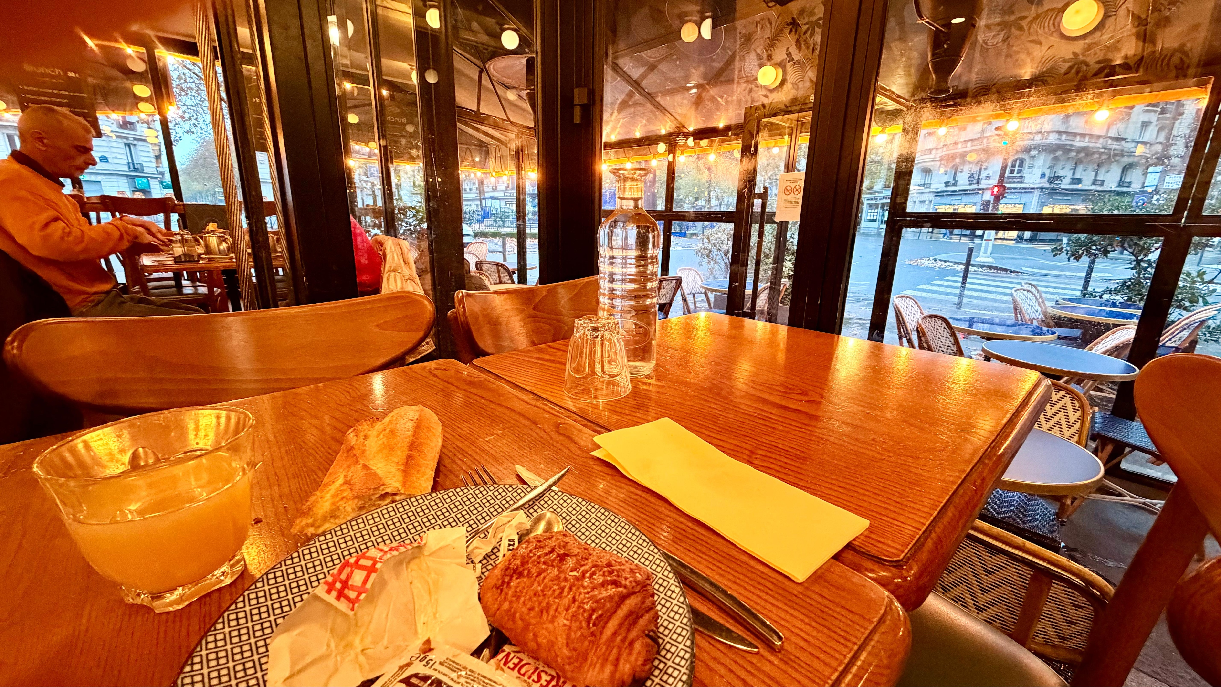 Petit déjeuner au restaurant / brasserie le Cosy