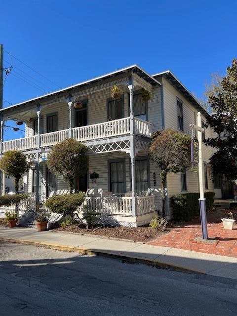 Carriage Way Inn - Front