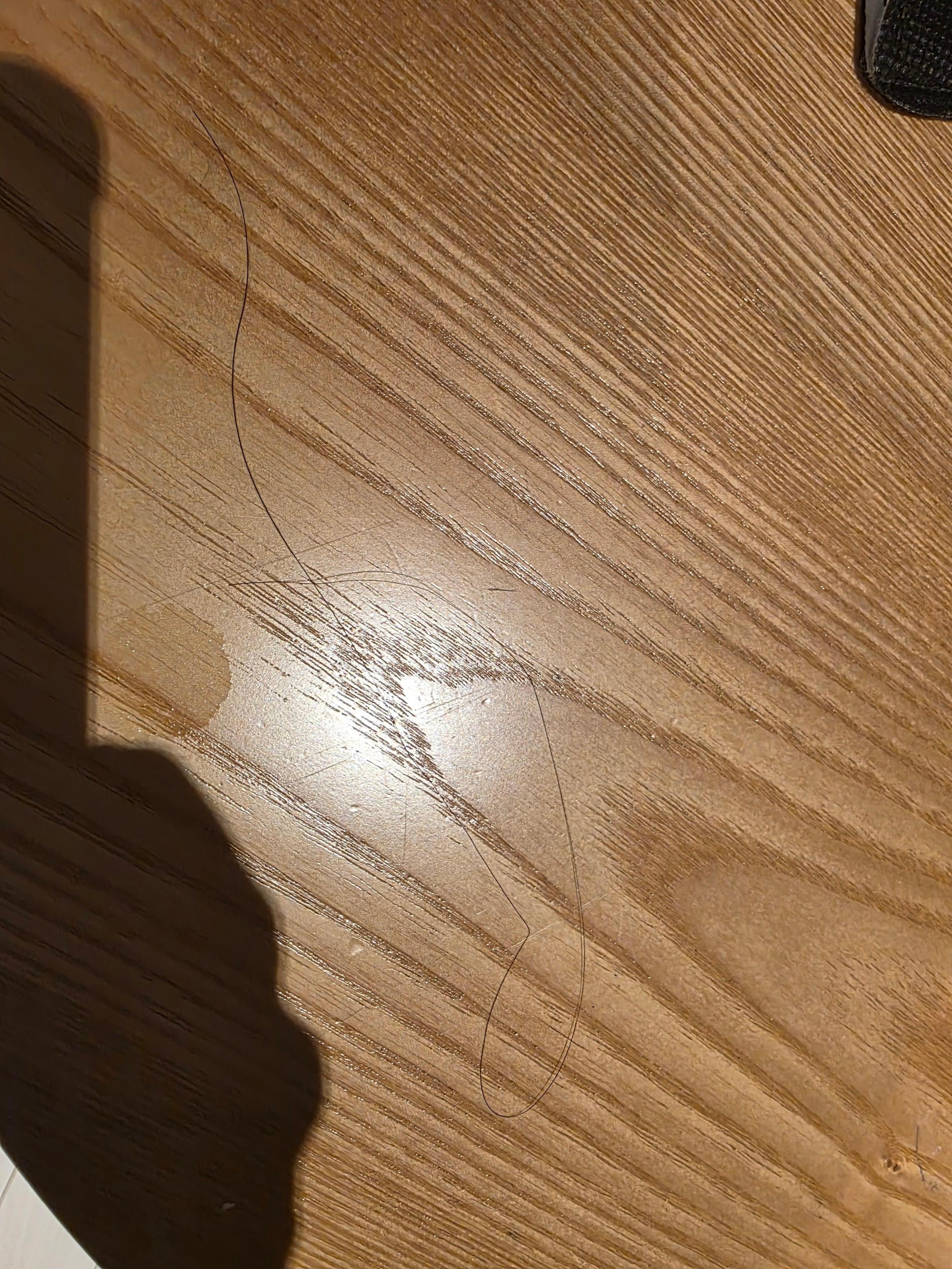 바닥청소 안되어있음