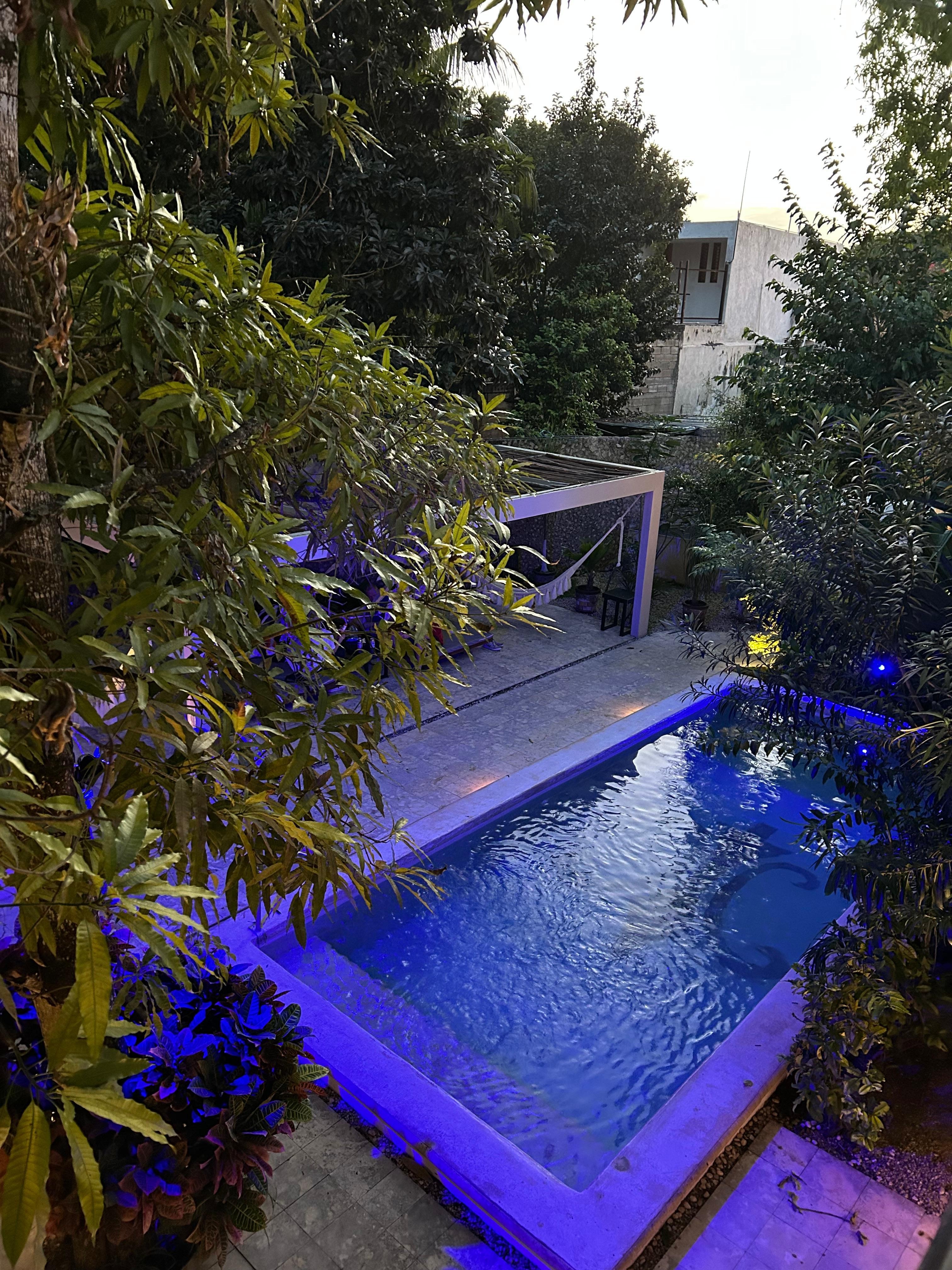 Poolområdet från balkongen