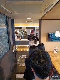 Med kø - blot for, at få sin morgenmad udleveret!