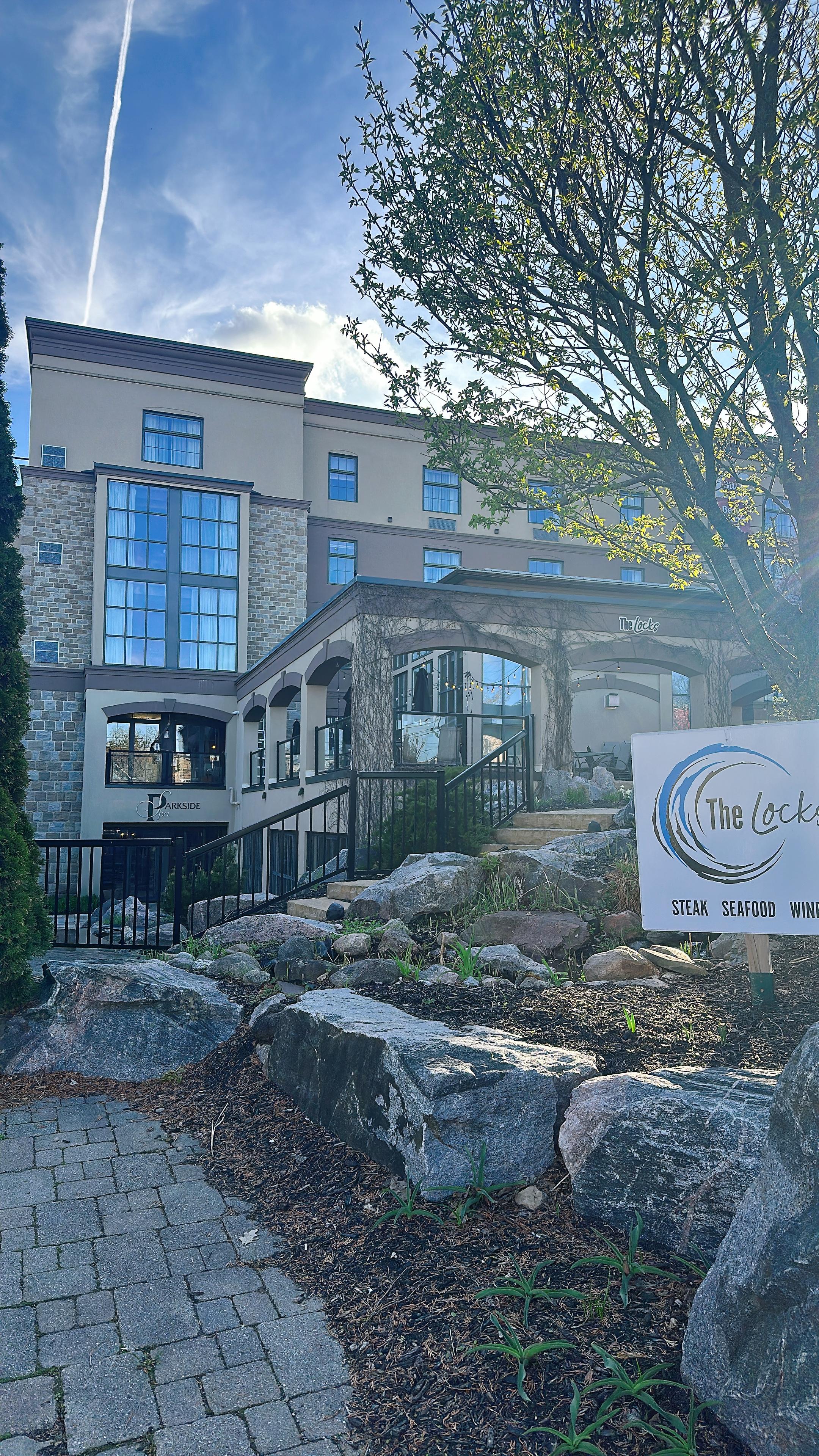 Hotel - outside the Locks restaurant