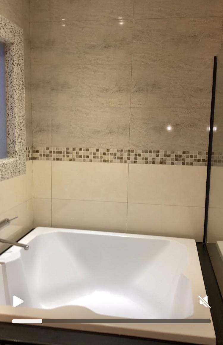 大浴缸滴上一點精油好享受