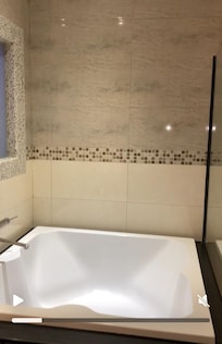 大浴缸滴上一點精油好享受