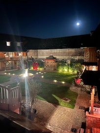 Extérieur à la nuit tombée