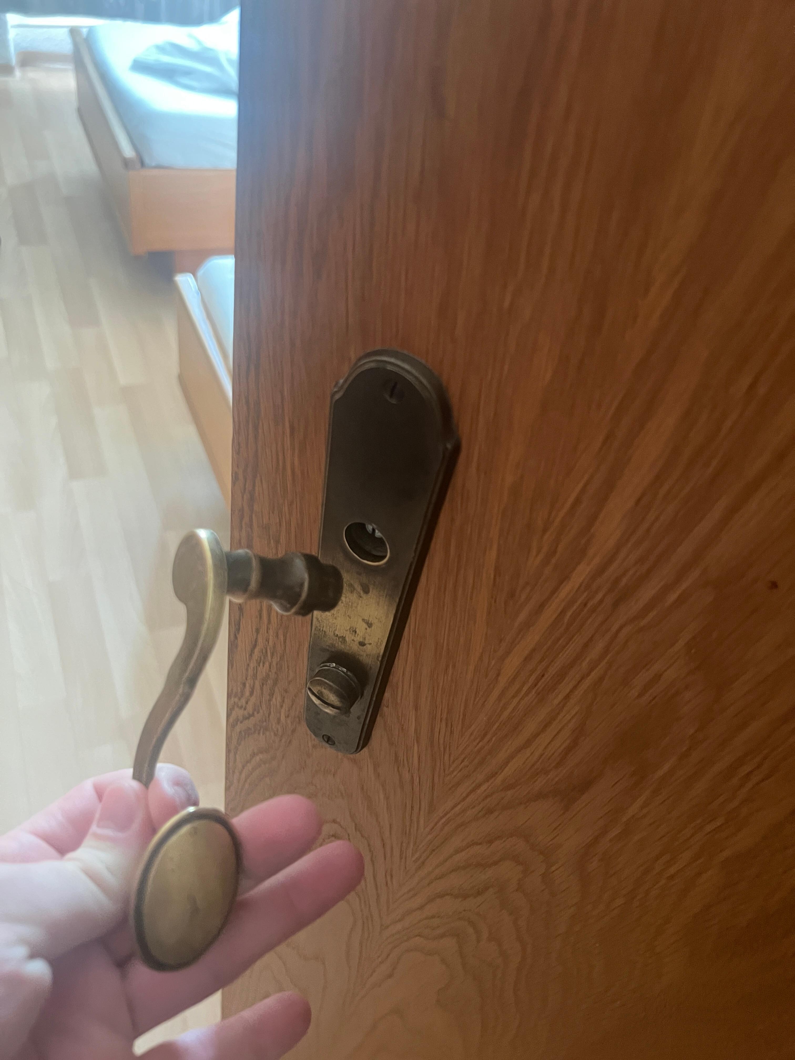 bathroom handle detached