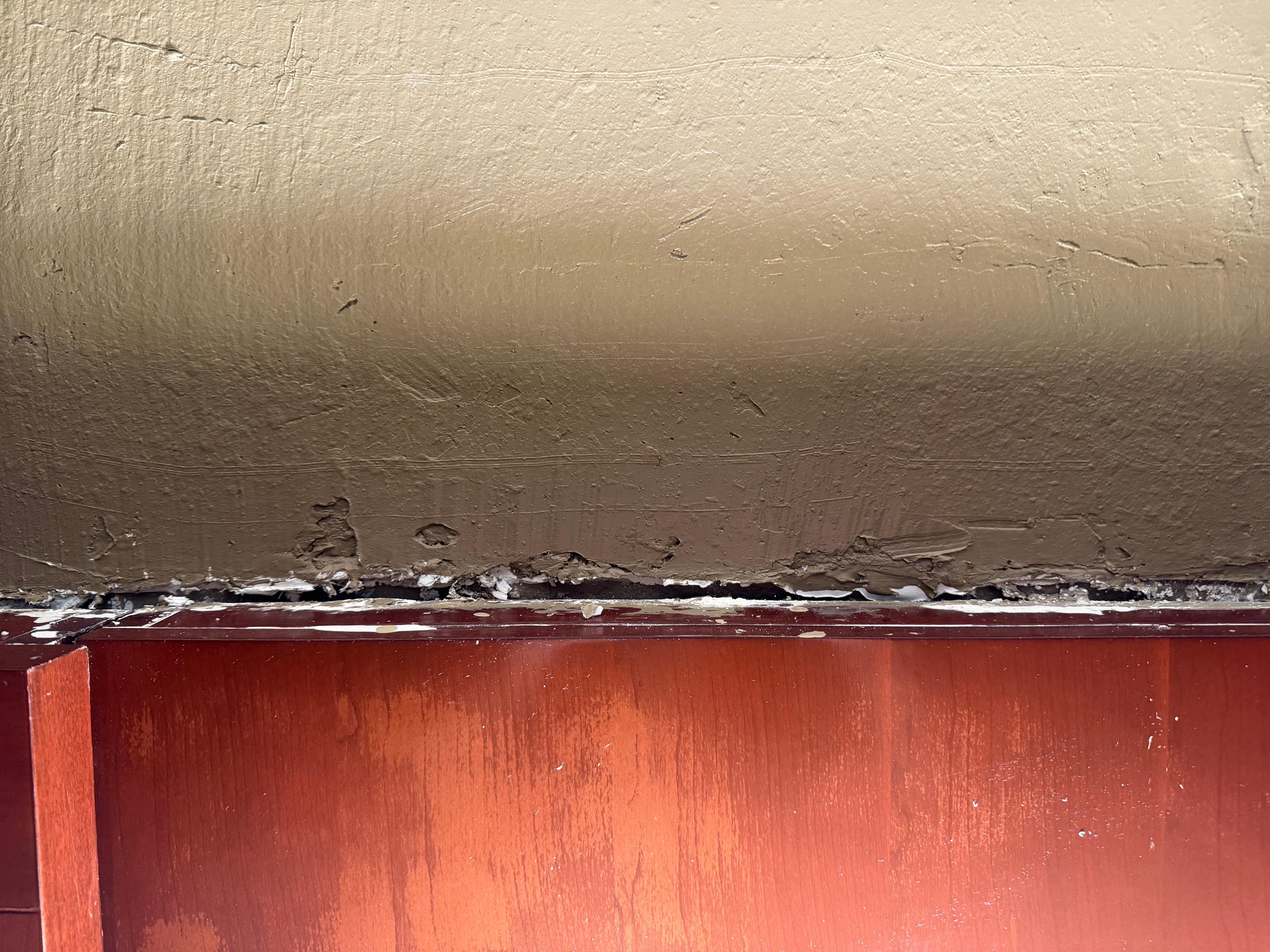 Crack between ceiling and wall