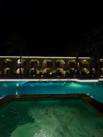Great pool vibes
