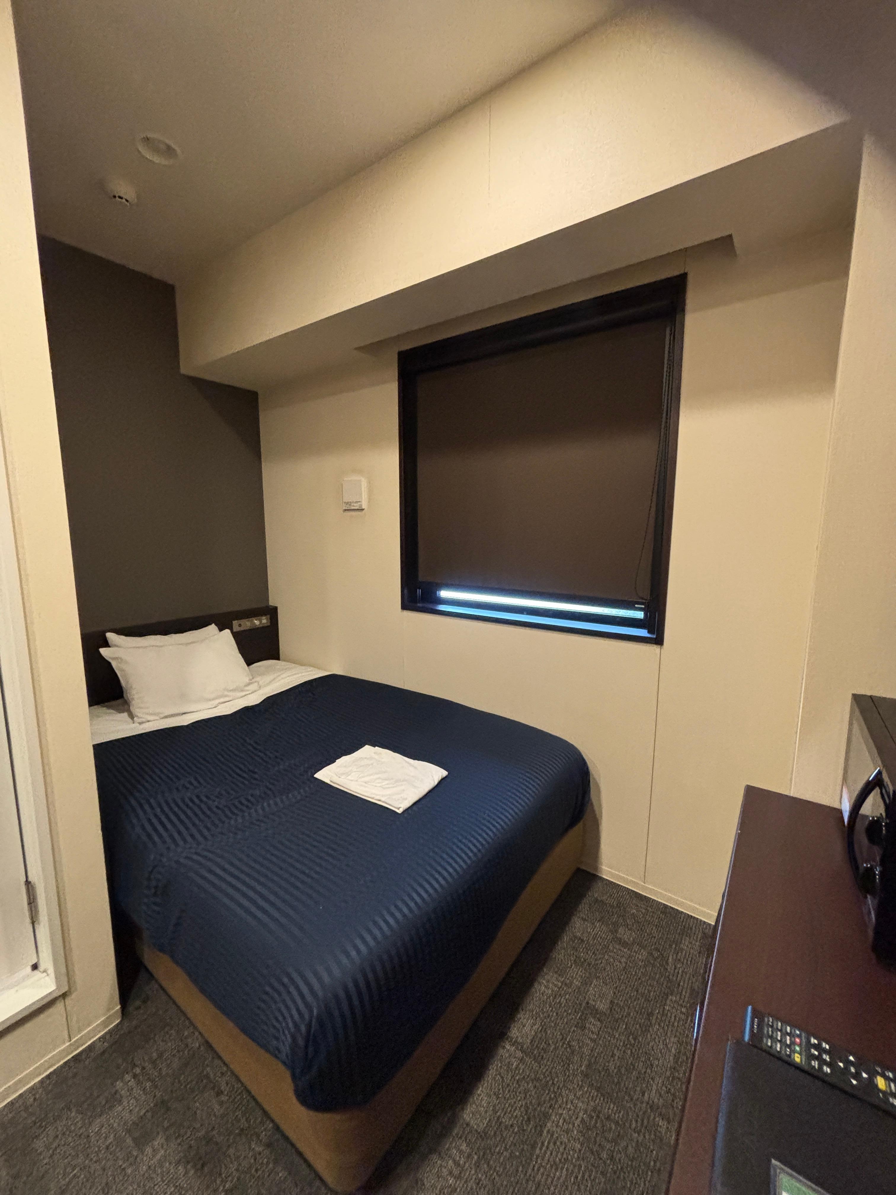 窓はすりガラス