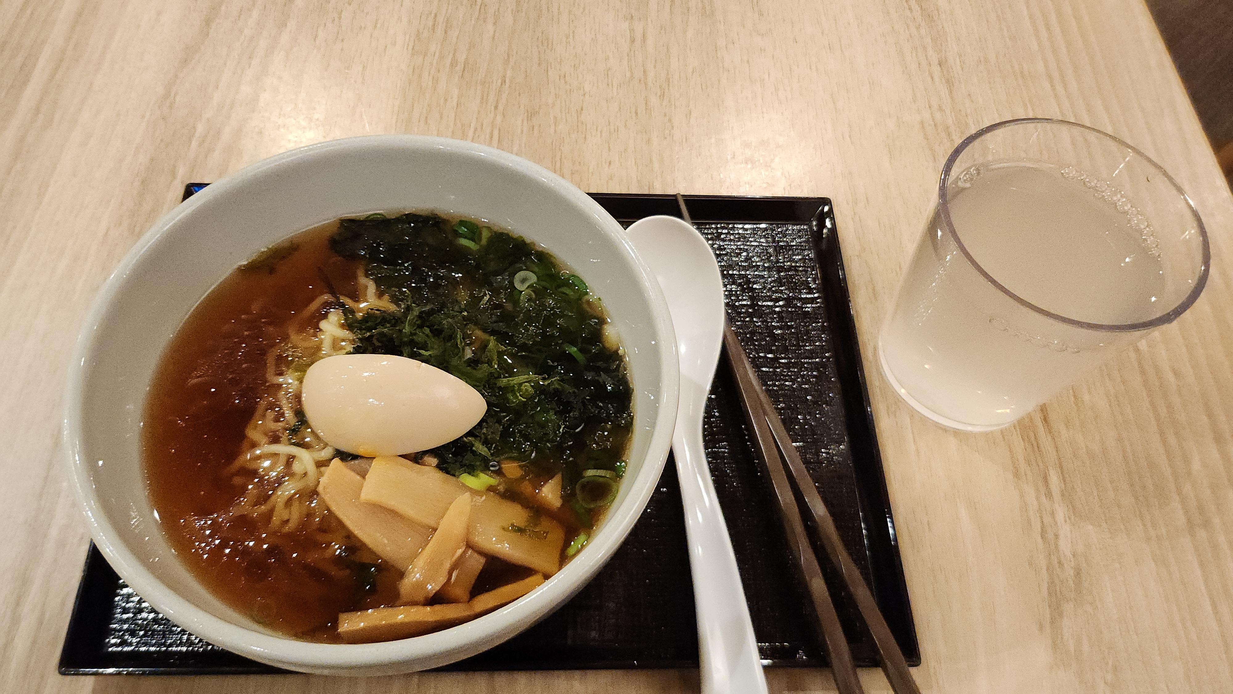 저녁 9시 반에 무료 라면 약시