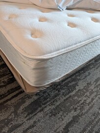Flat mattress with springs, that you can feel