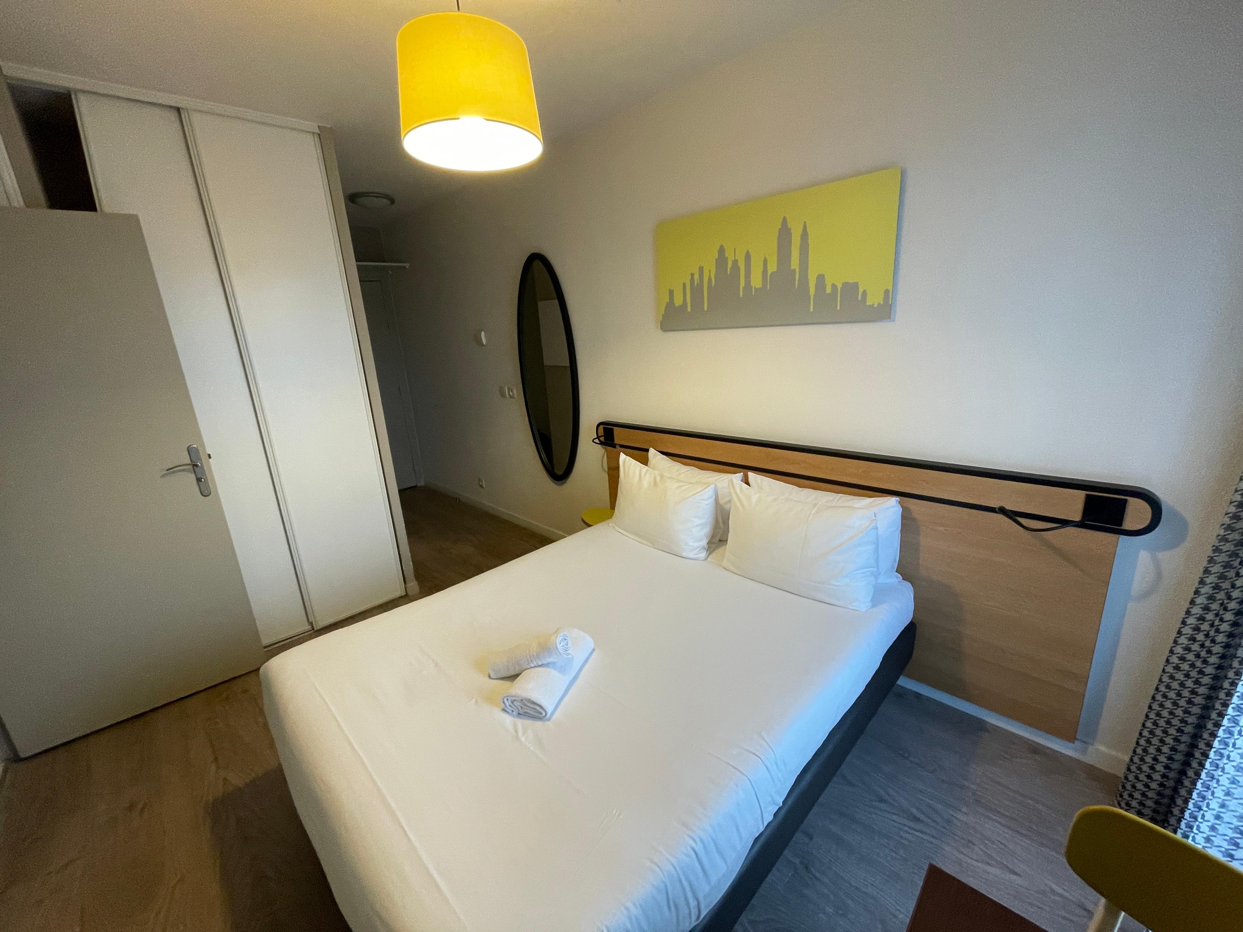 studio avec lit double