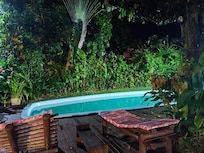 Piscina a noite