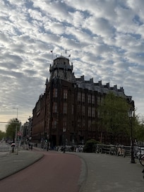 Fin beliggenhet. Kun få minutter fra Centraal.