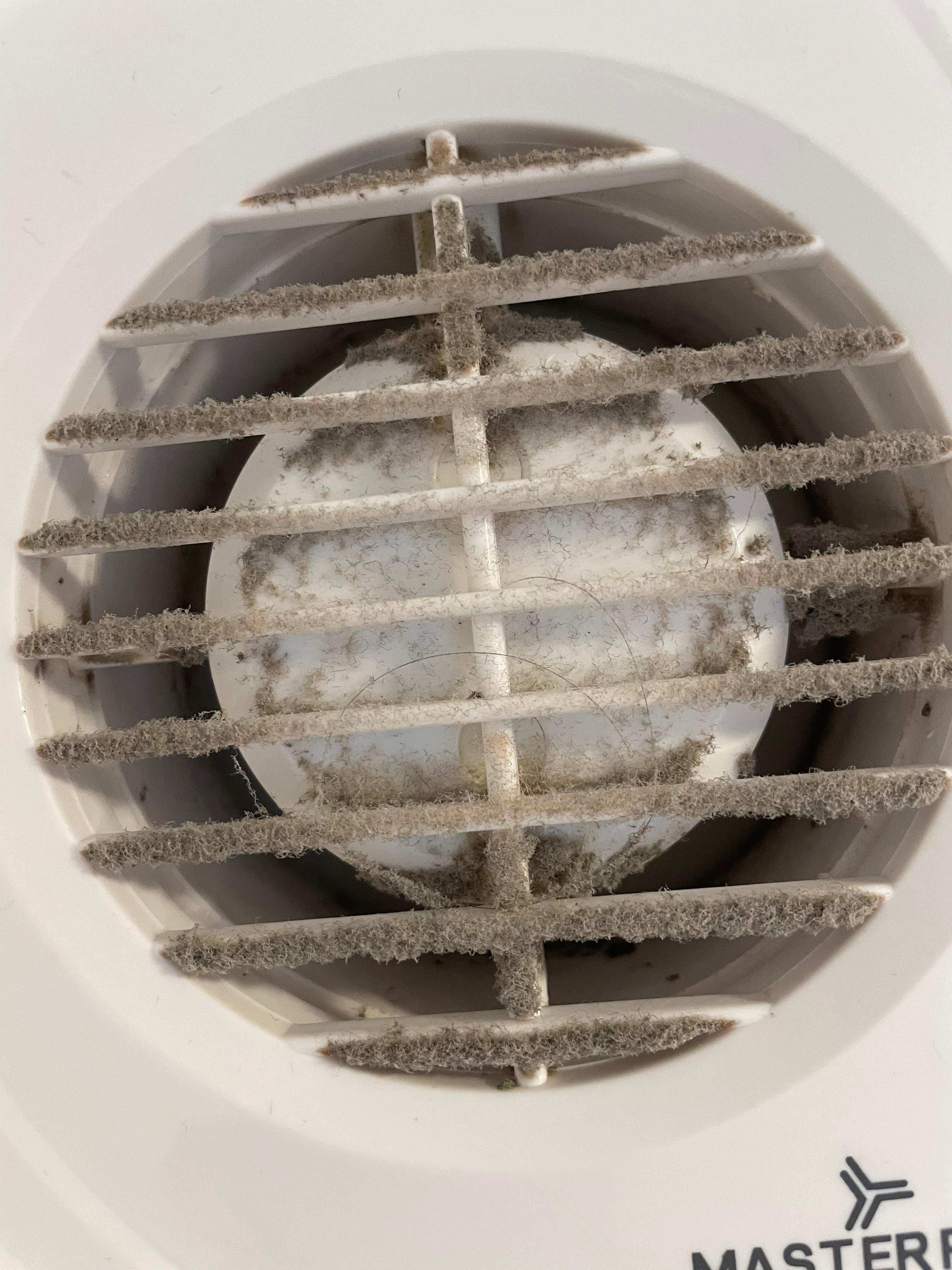 Ventiladores manijas de baños flojas mal mantenimiento 