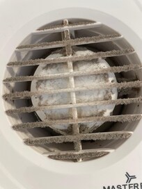Ventiladores manijas de baños flojas mal mantenimiento