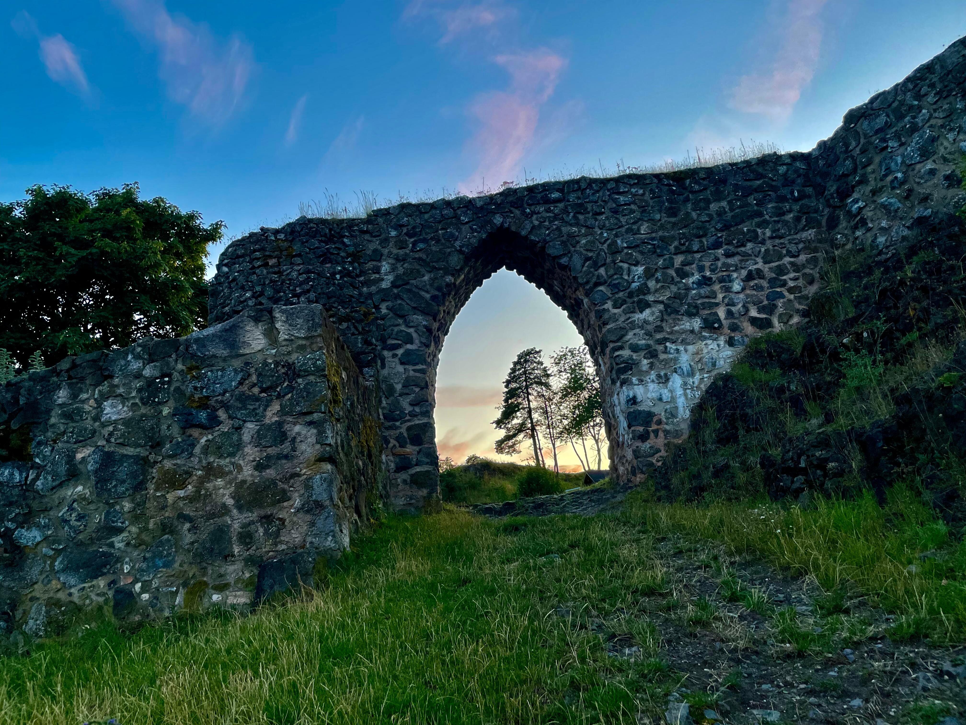 Torbogen der Burgruine