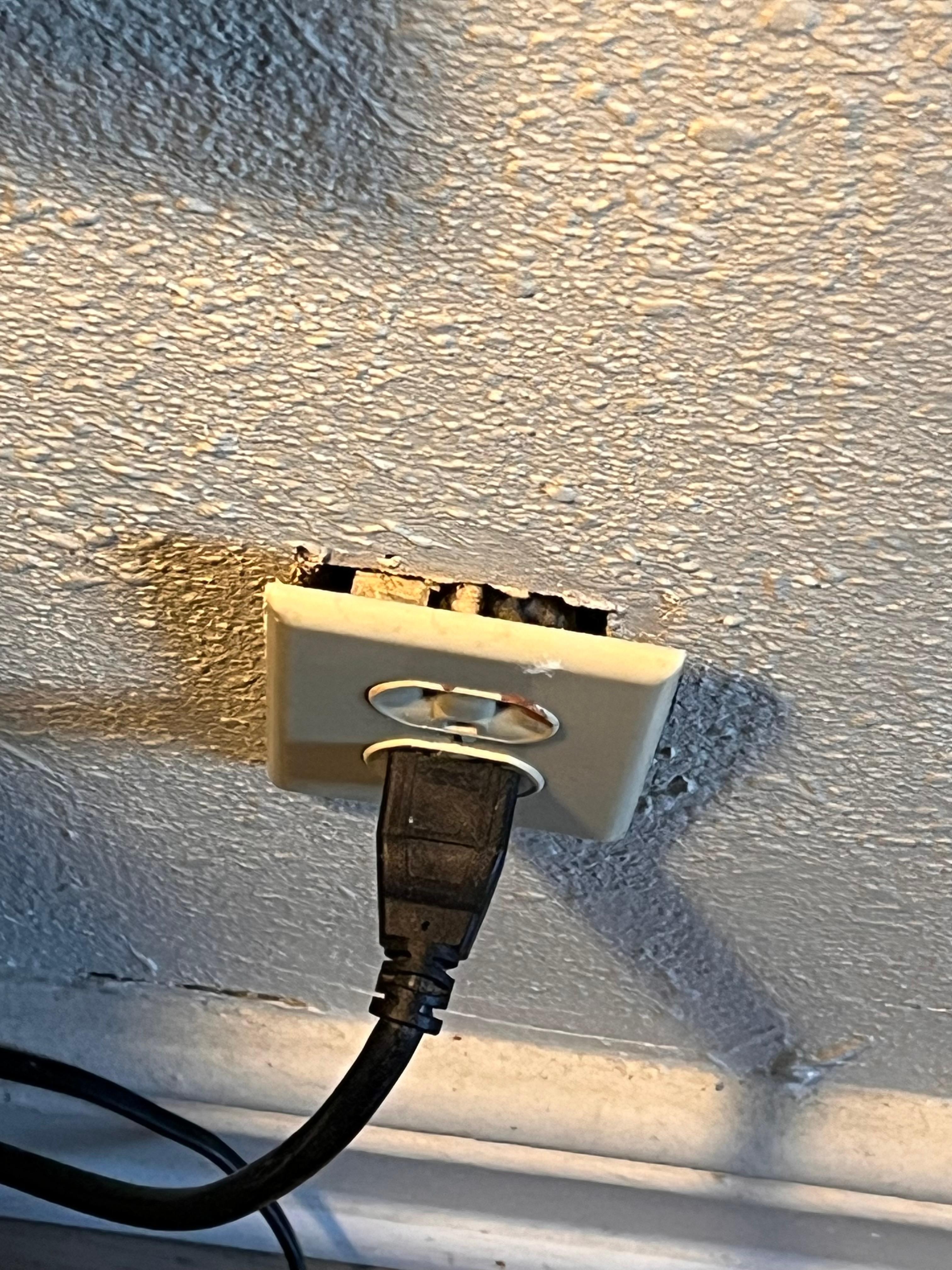 Dangling outlet