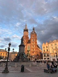 Eu ia de apé nesta praça histórica. Ótima localização.