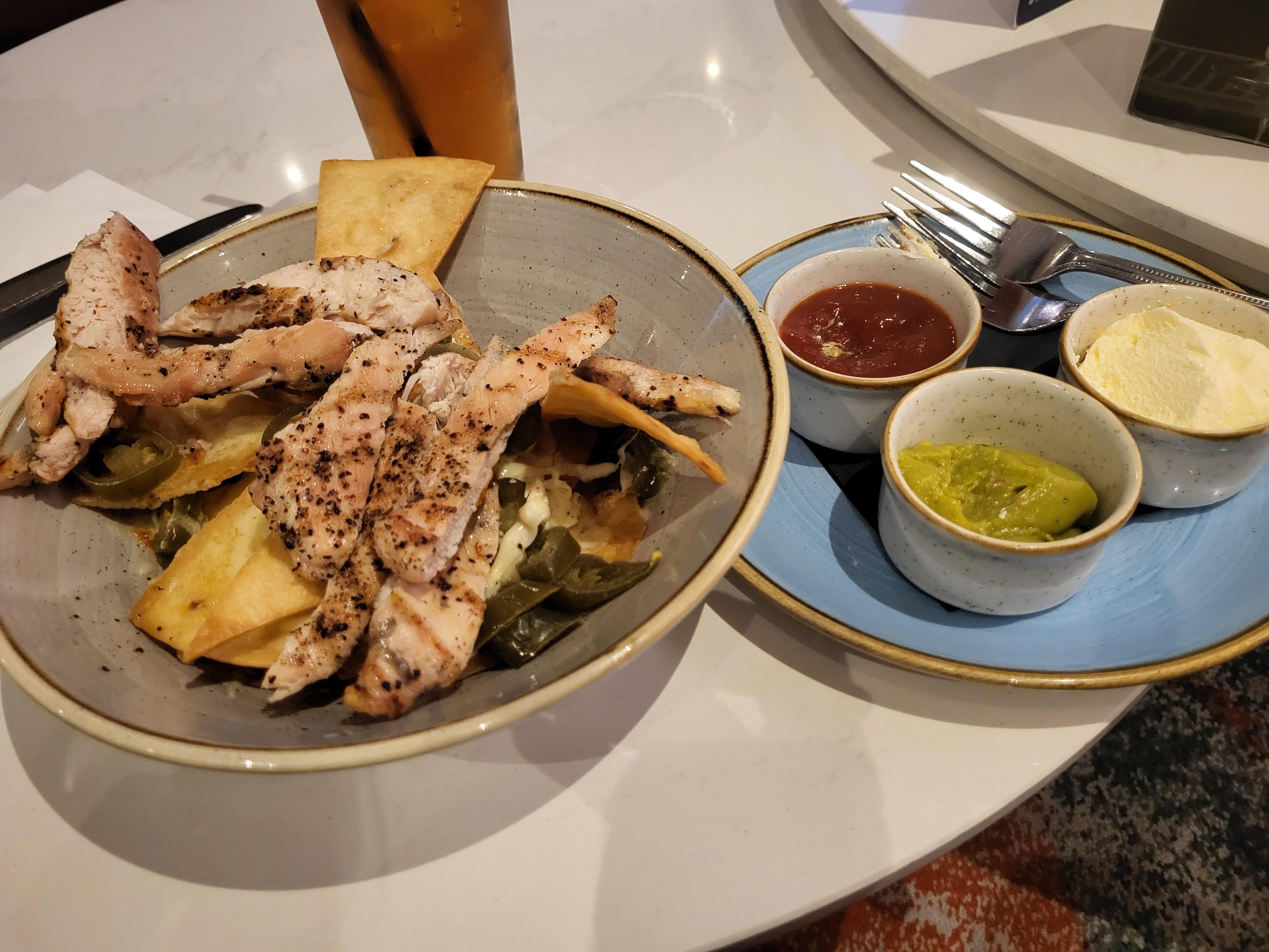 Nachos with grilled chicken.