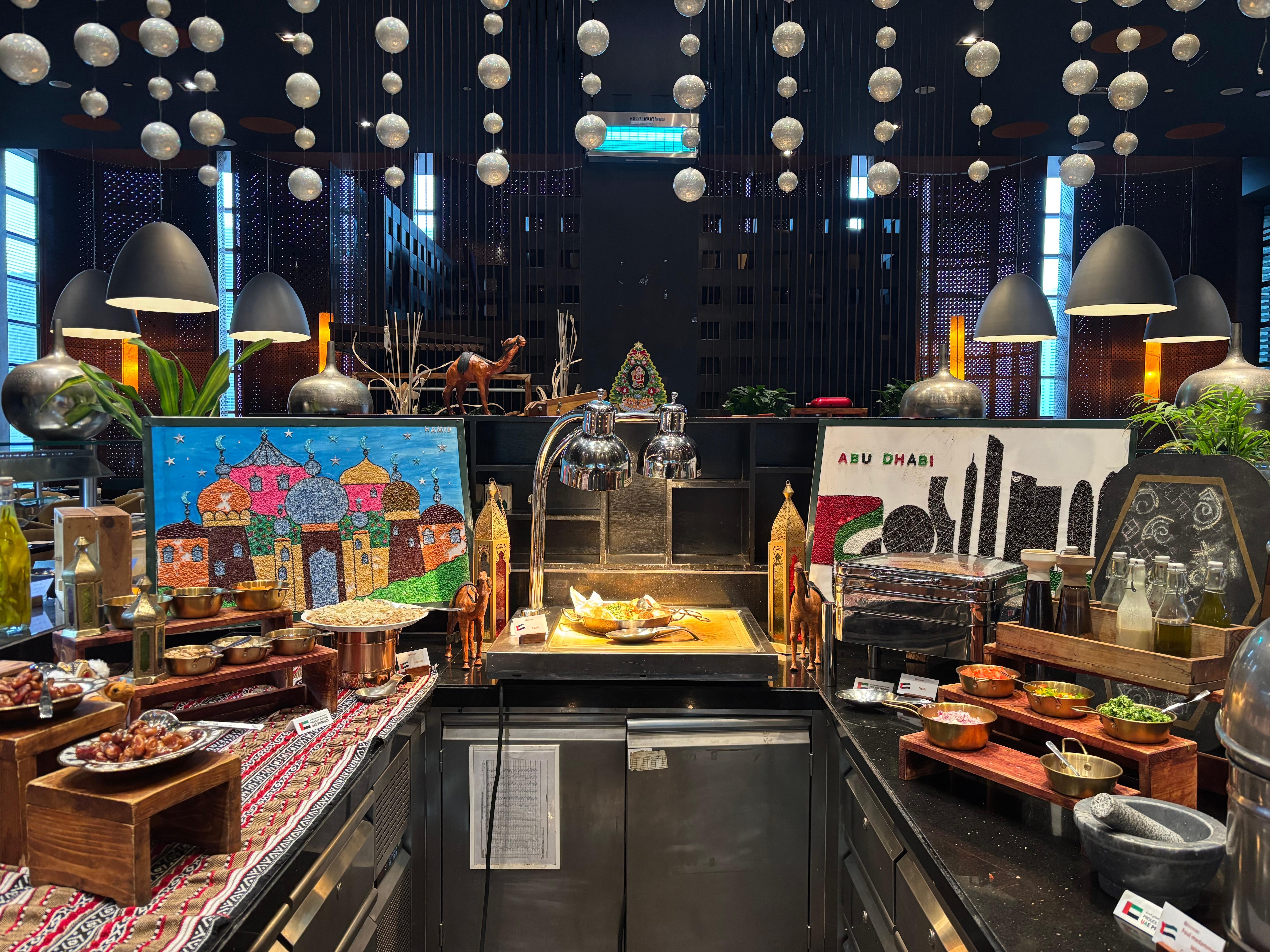 ビュッフェ形式の朝食(アラブ料理コーナー)