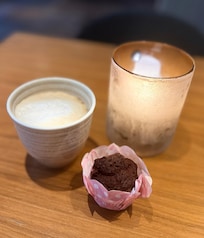 Smarrig glutenfri chokladmuffins & dito kaffe latte🤩