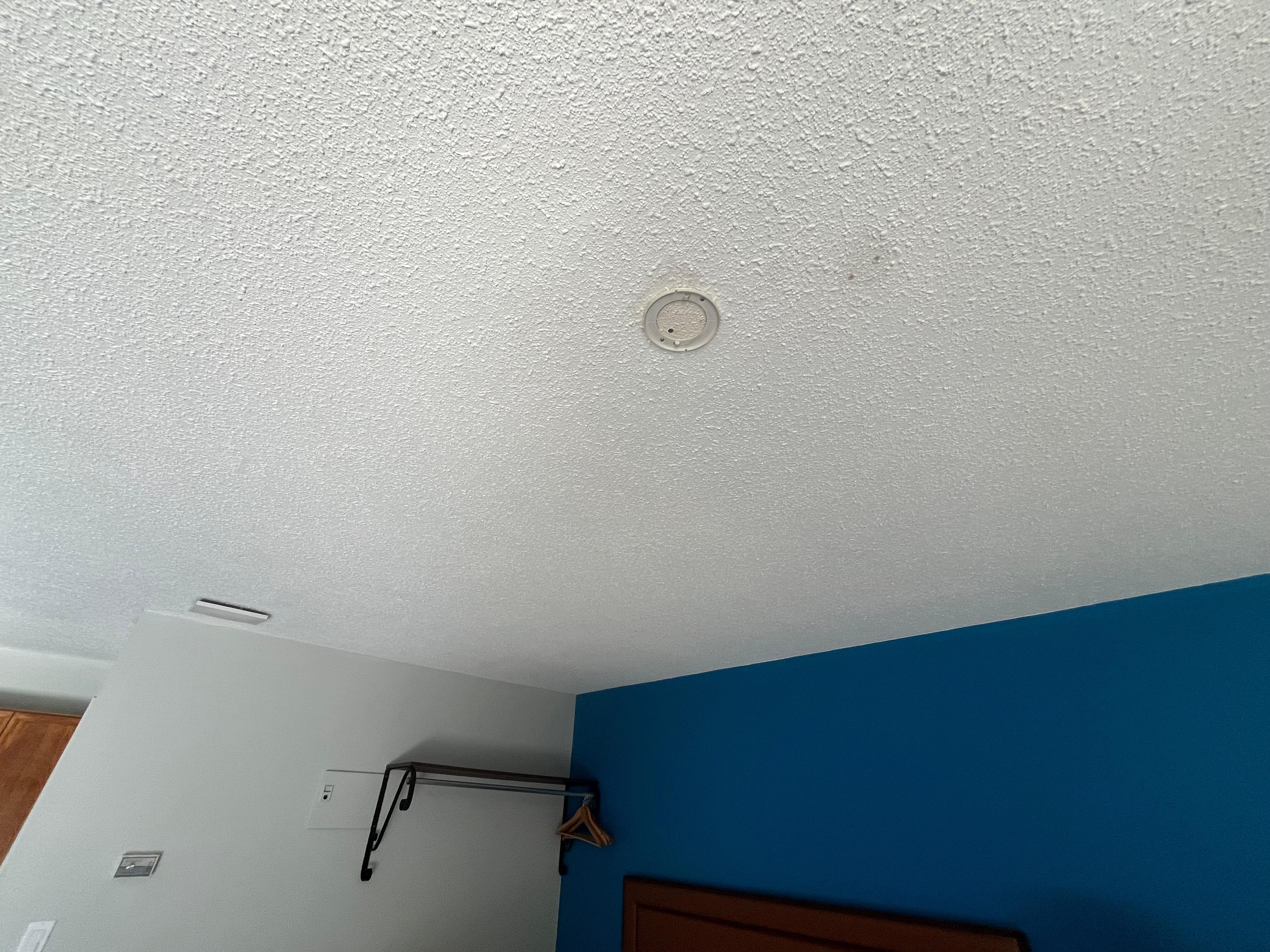 No smoke detector