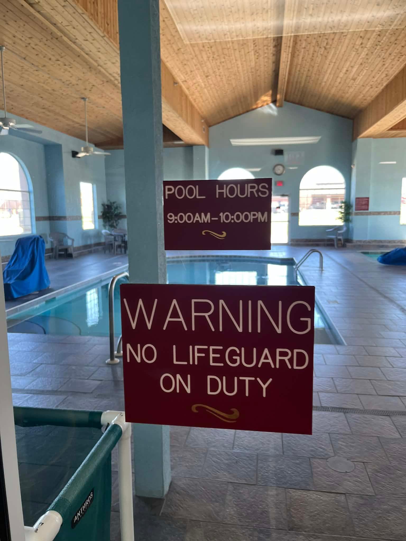 Pool/hot tub area. Towels provided.