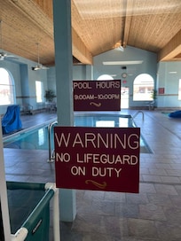 Pool/hot tub area. Towels provided.