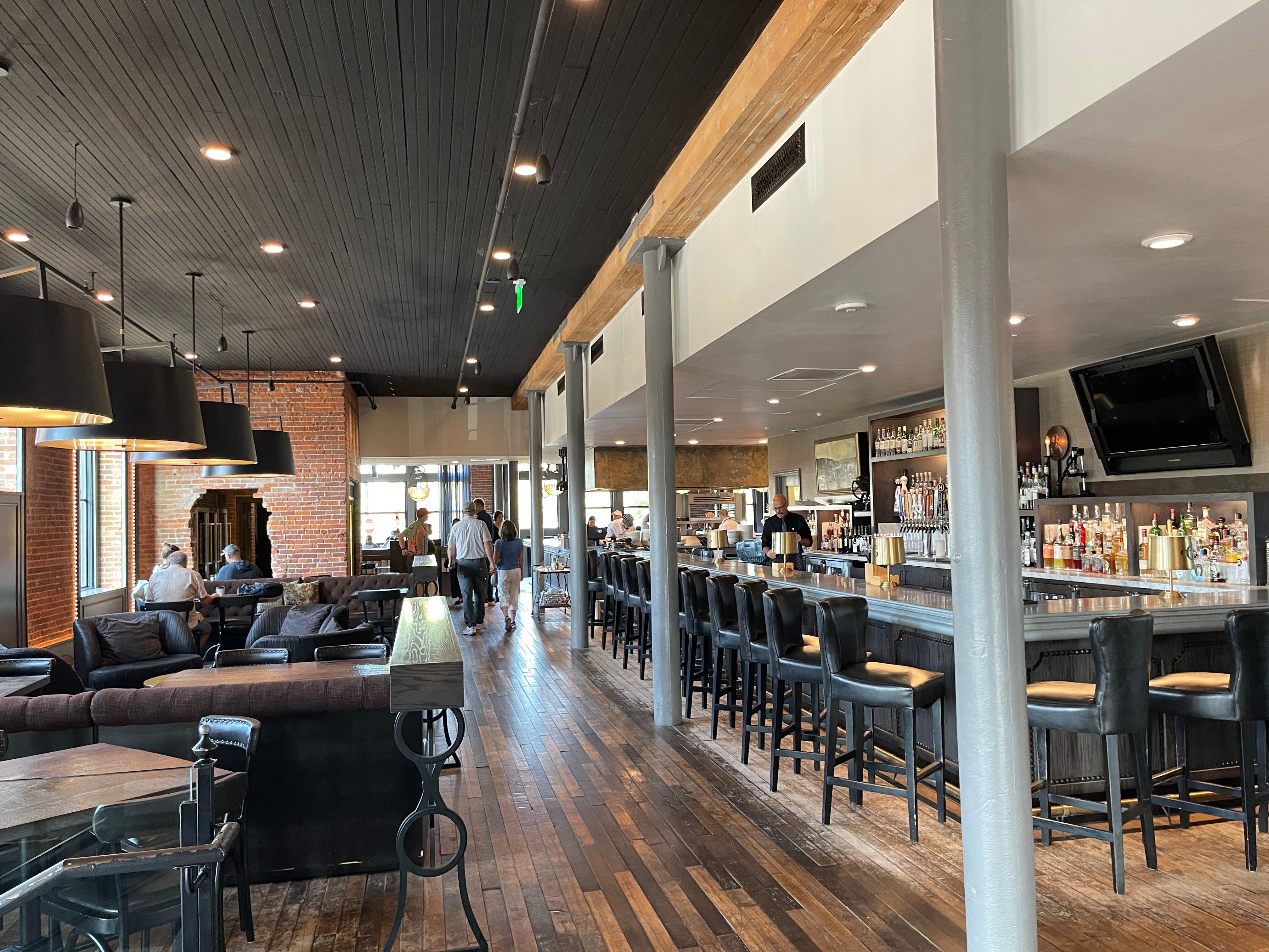 Book The Charmant Hotel in La Crosse | Hotels.com