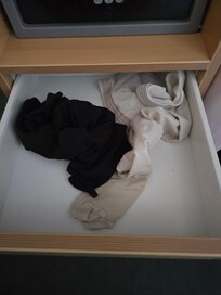 Mutande (usate) dell' ospite precedente lasciate nell'armadio. Come fanno le pulizie, igienizzazione dell'armadio questa sconosciuta !