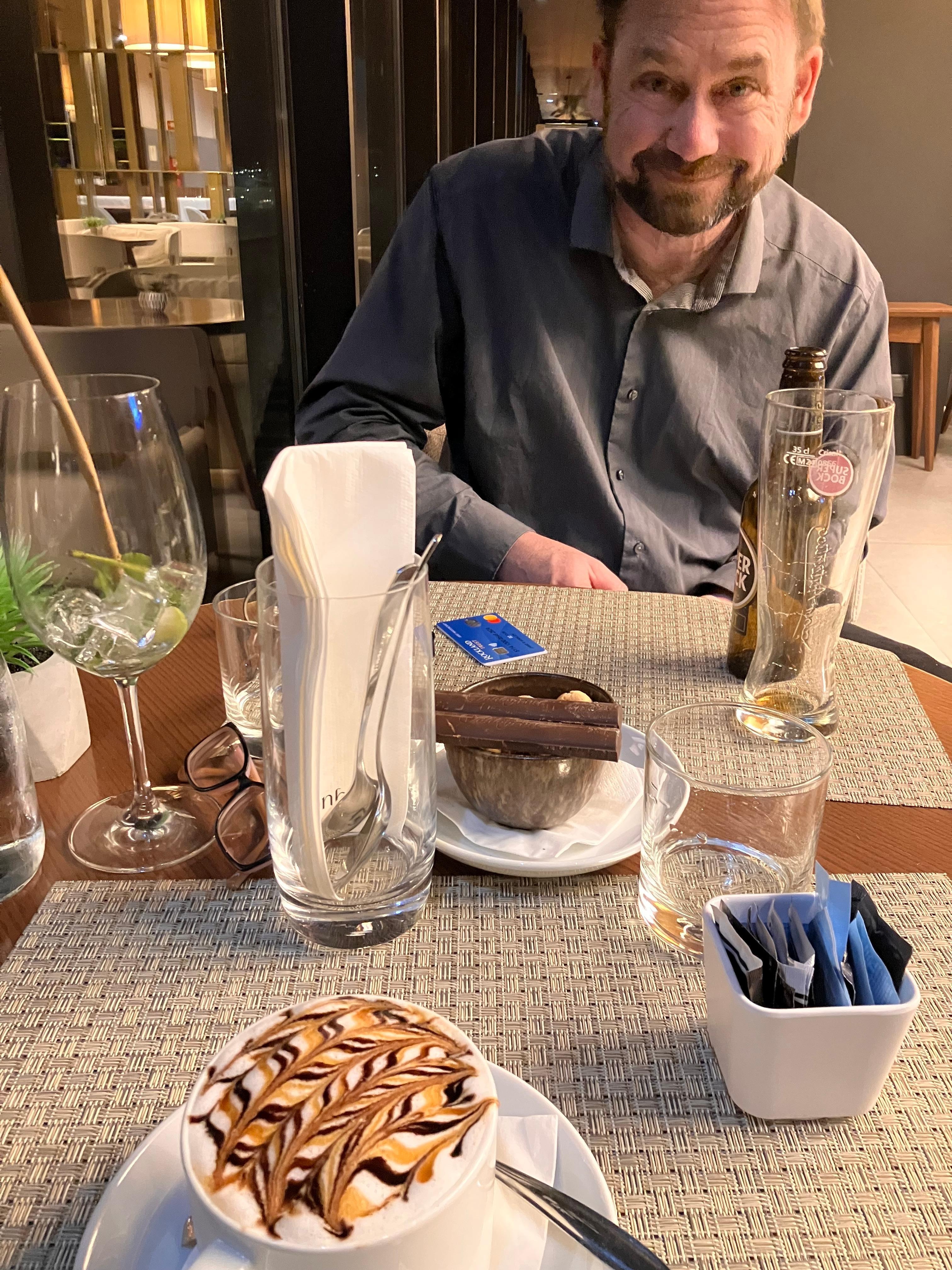 A must: green sangria/desserts/
cappuccinos to top off the authentic Portuguese cuisines.