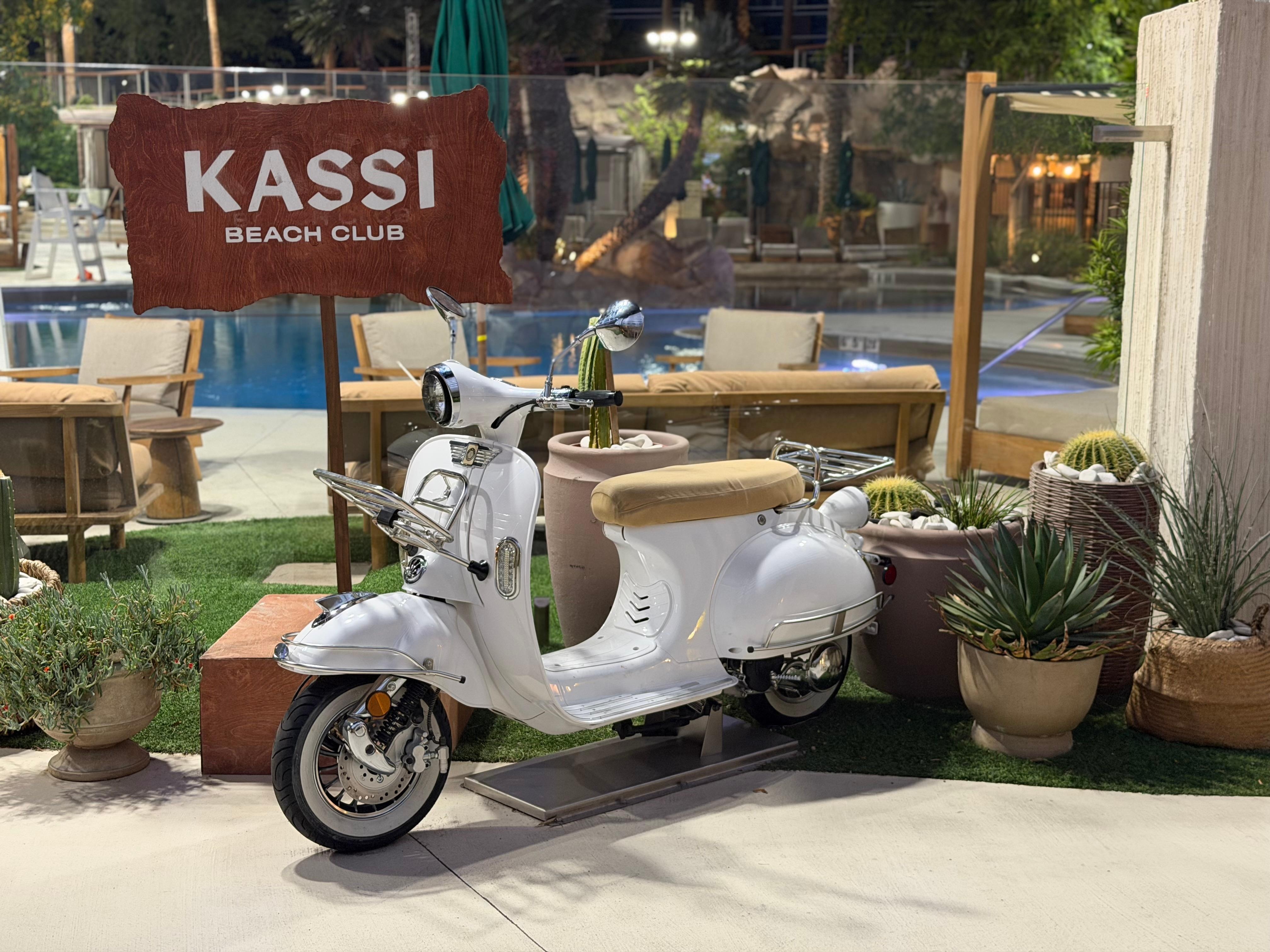Lasso adult pool entrance 