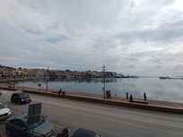 Η θέα απτό μπαλκόνι του πρωινού ... Ότι καλύτερο!