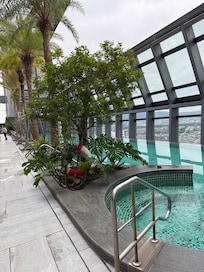 32的游泳池景觀很棒