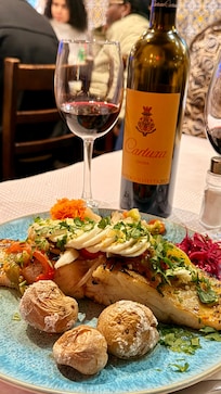 Restaurante ao fundo do hotel, A Gina.