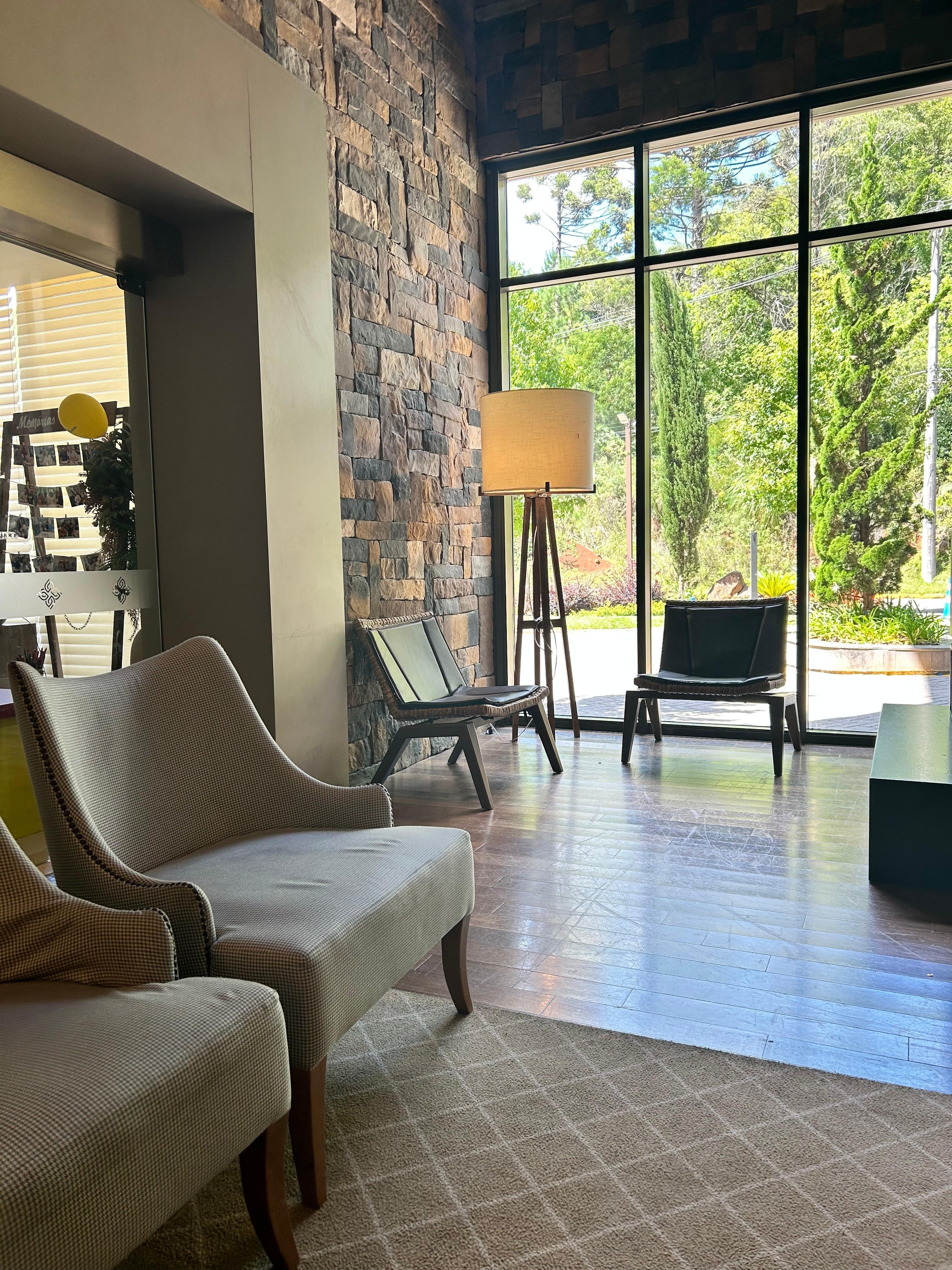 Hall aconchegante e amplo