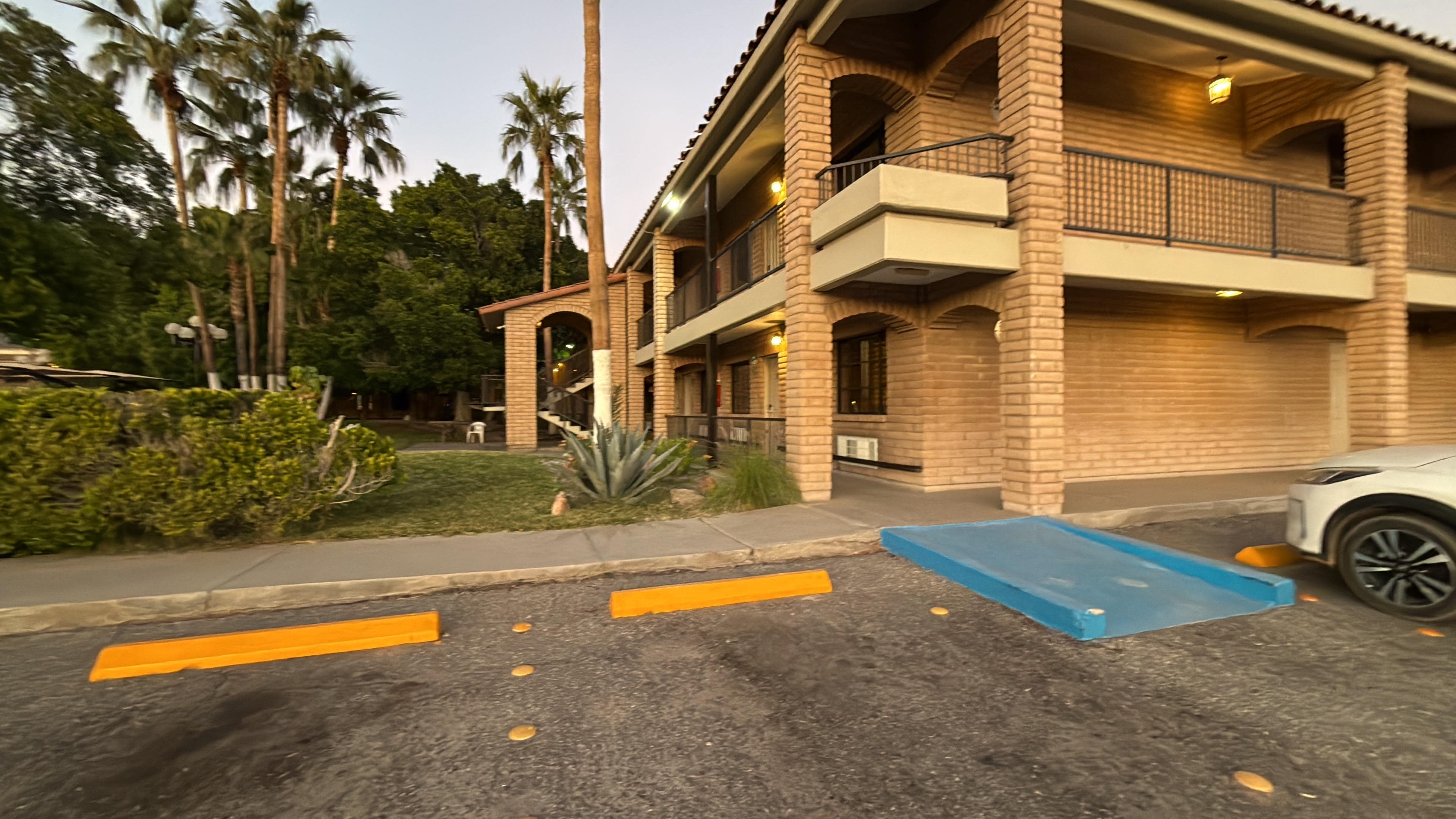 Estaba solo el hotel, solo el estacionamiento! Solo mi automóvil 