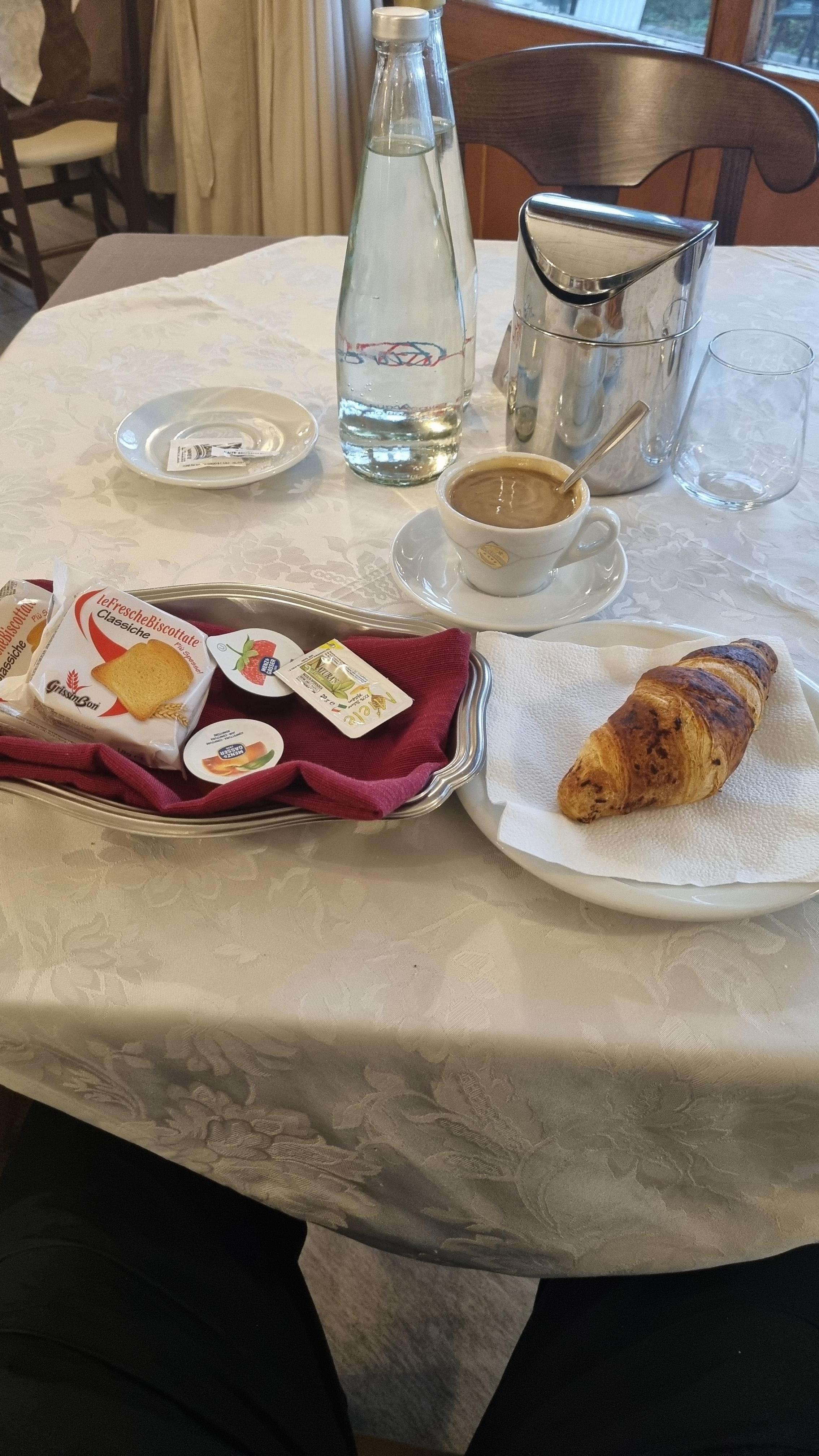Ich würde das bisschen hier nicht als reichhaltiges Frühstück bezeichnen.