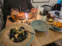 Fin och god mat i närbelägen restaurang.