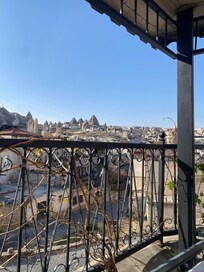 Resepsiyonun bahçesinden :)