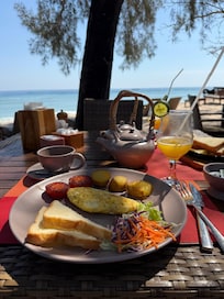 Breakfast on the beach