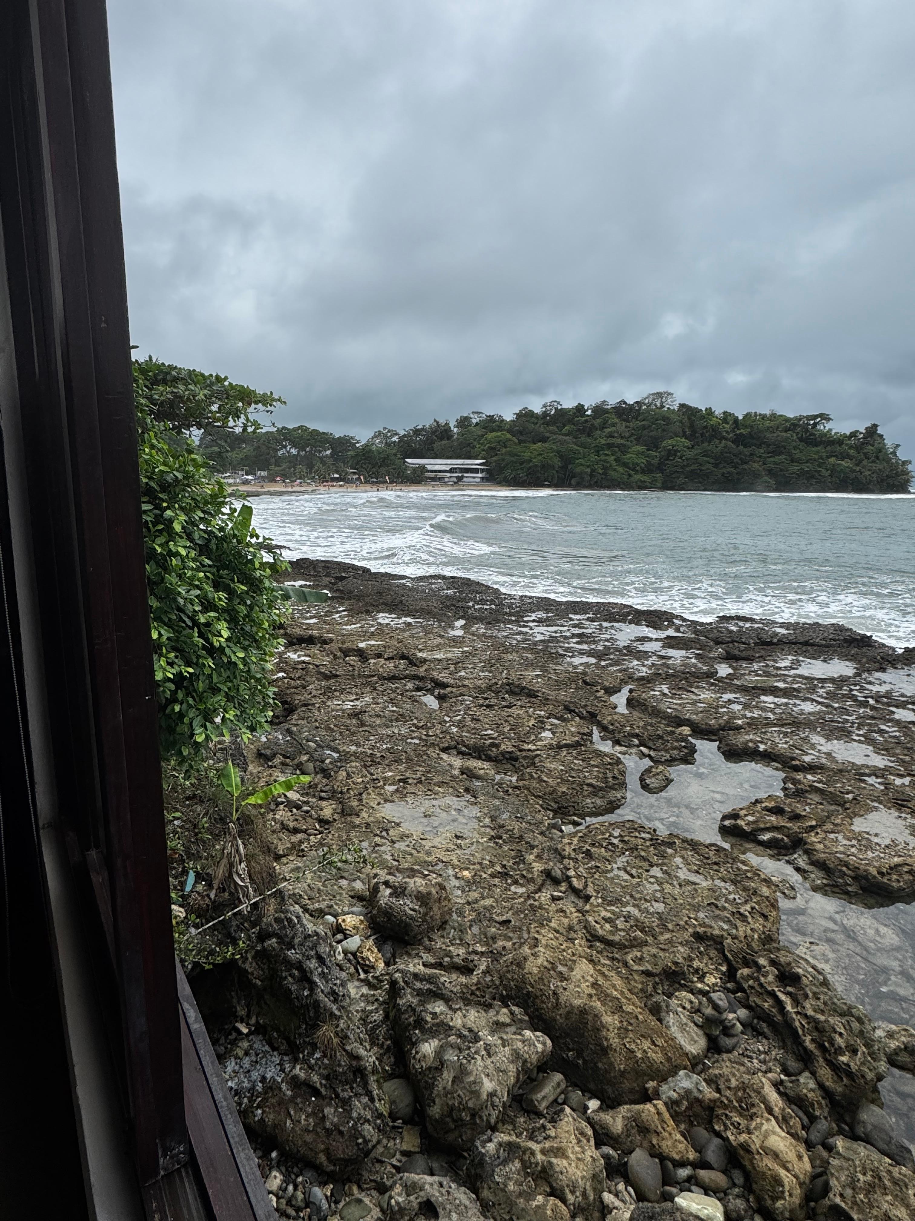 Para llegar a la playa se camina como 700 metros 