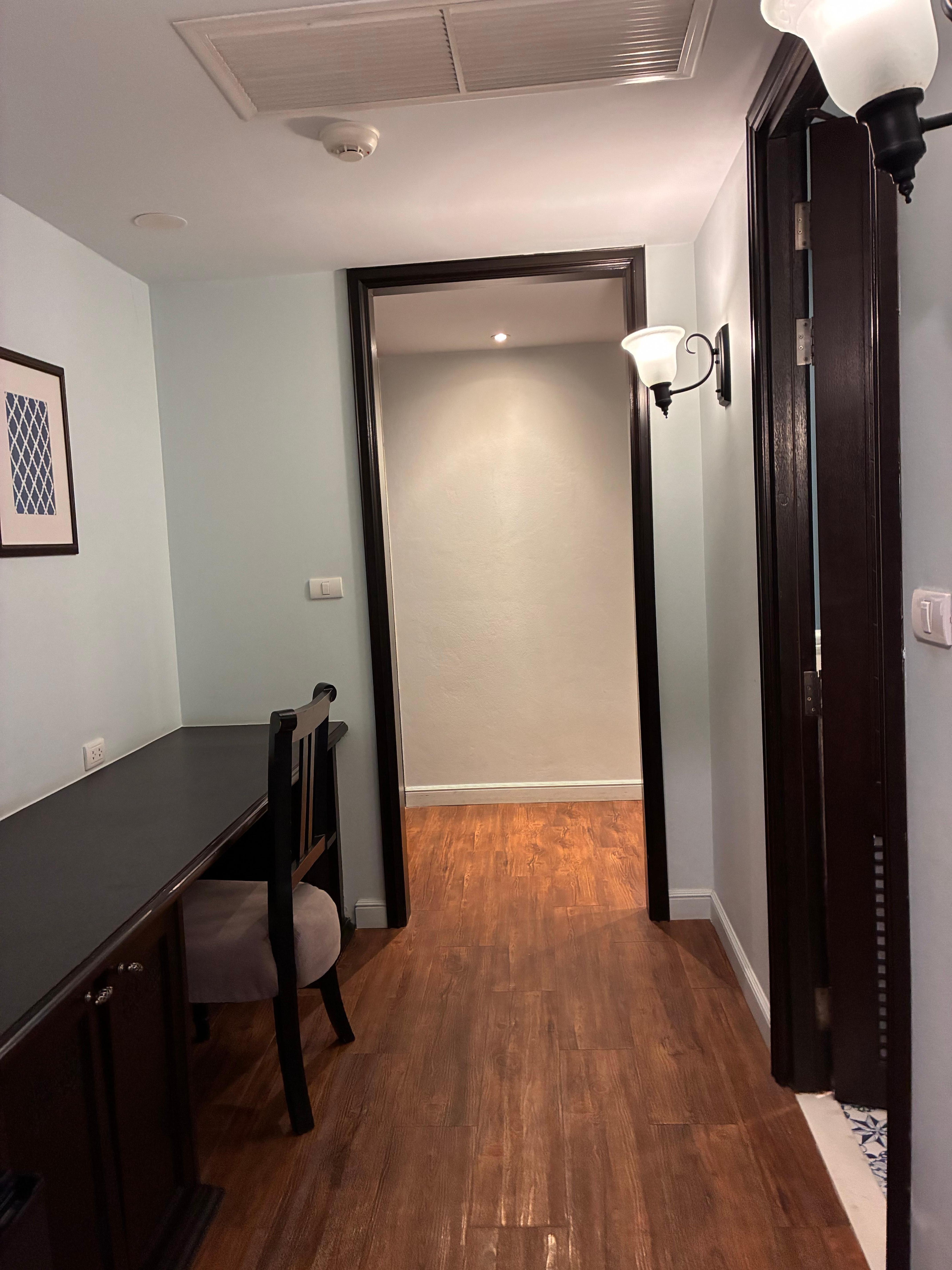 Hallway to bathroom and wardrobe