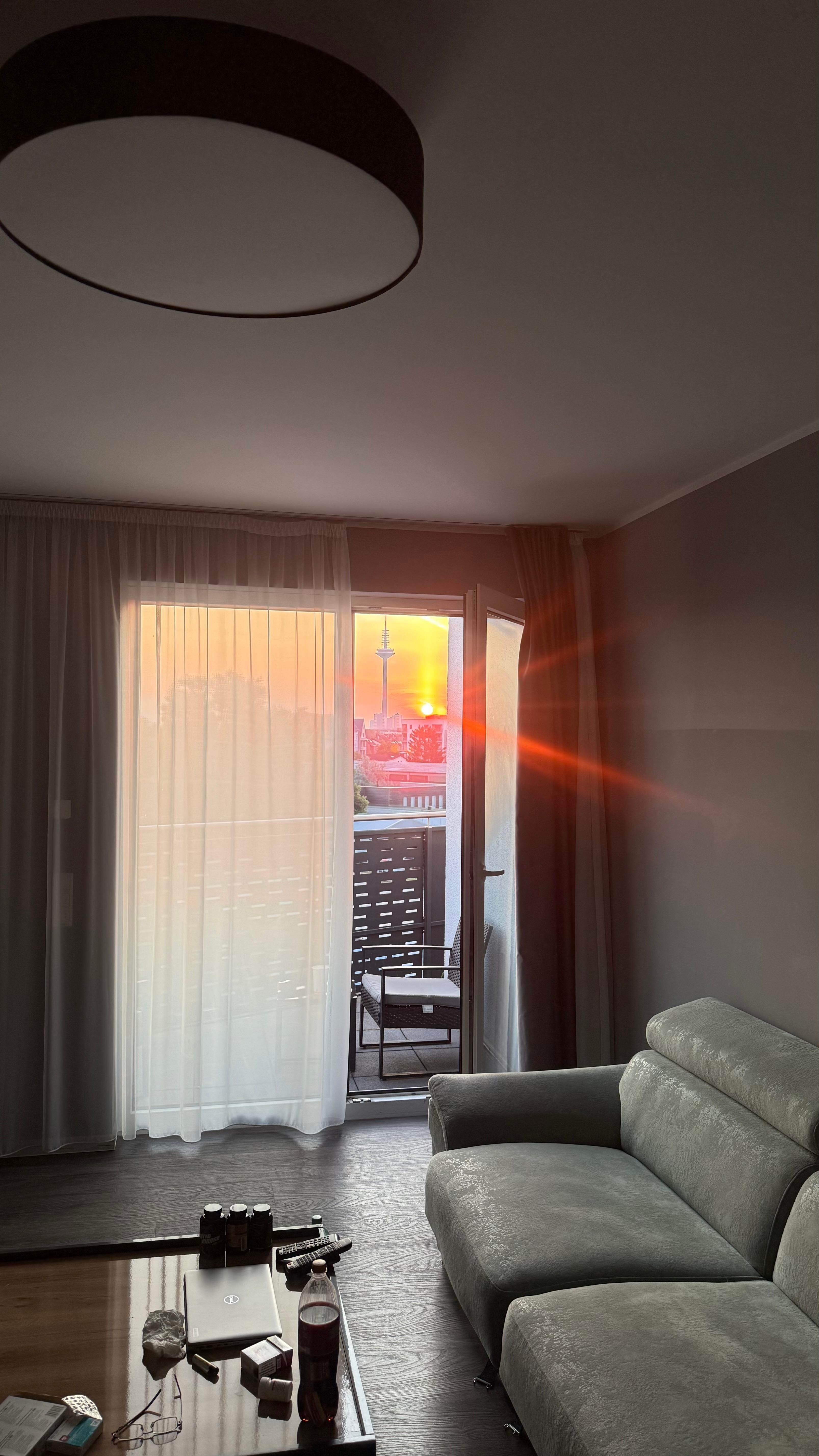 5 Etage Richtung Straße, ordern ein muss!