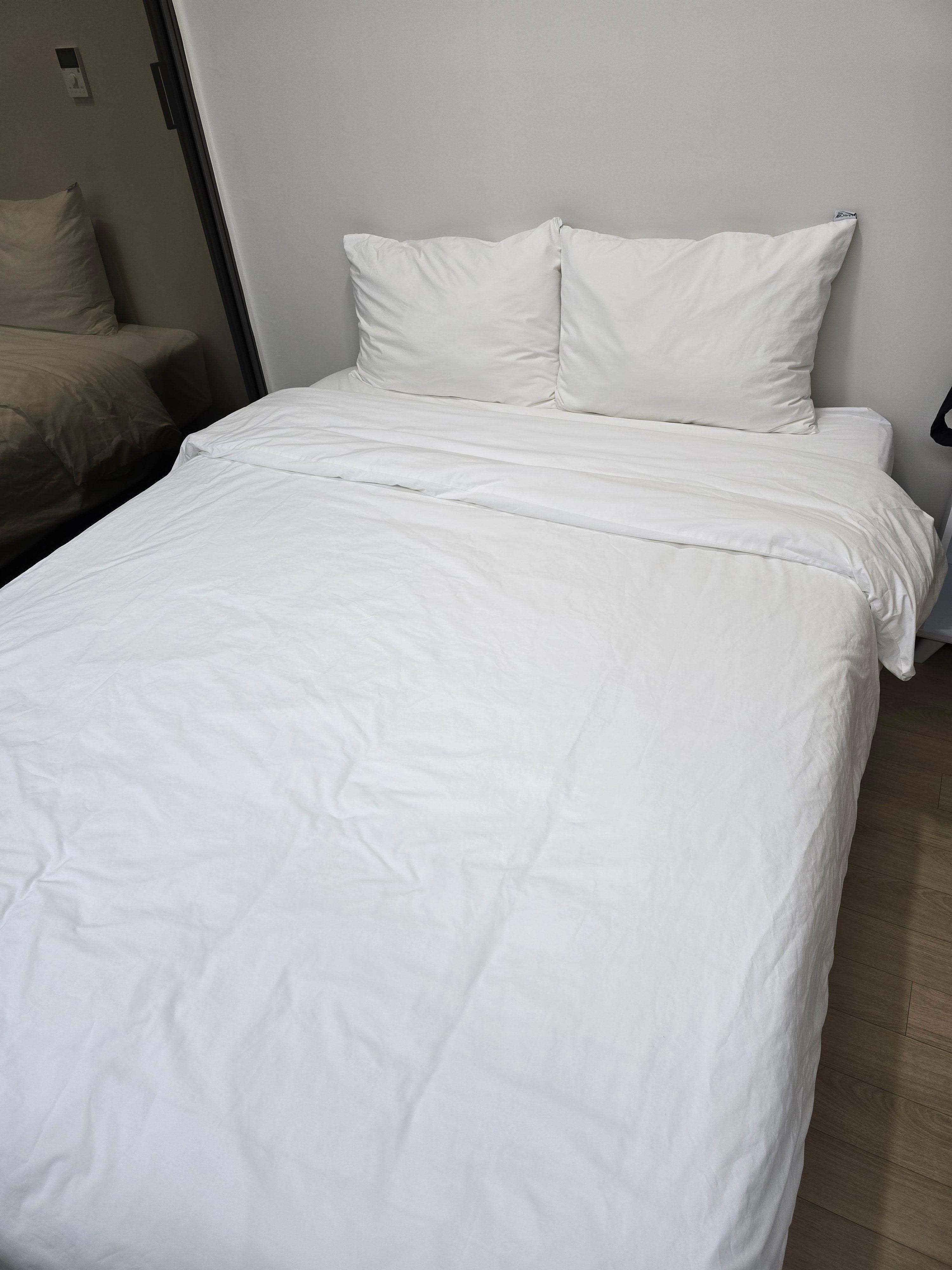 침대는 편했습니다. 