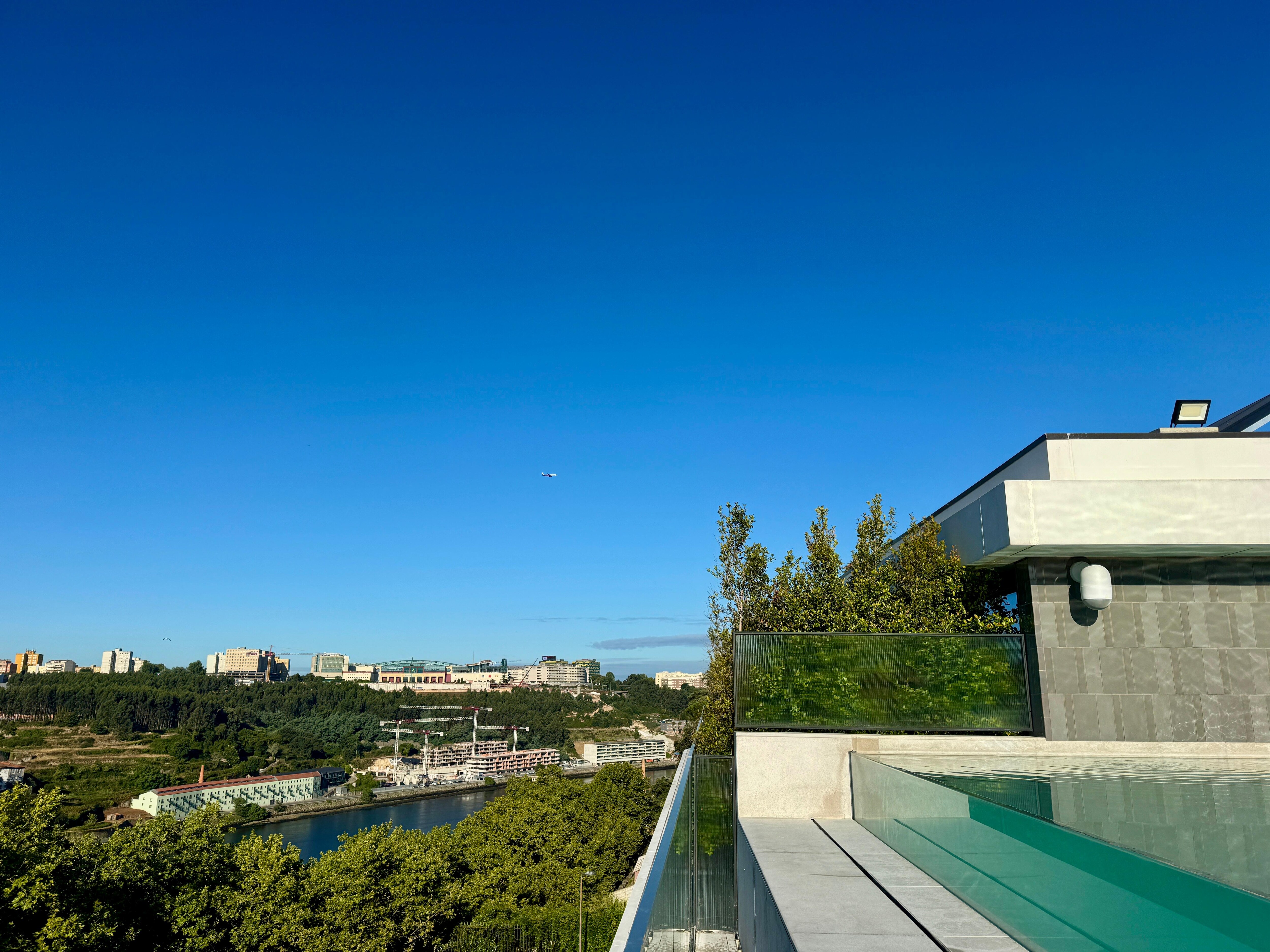 Rooftop pool.    Photos don’t even do it justice. 